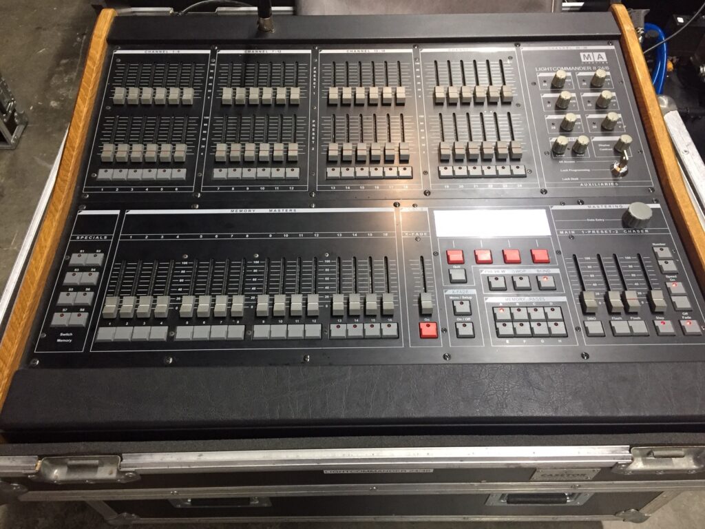 Location de jeu d'orgue dmx LightCommander 24/48 à Saint-Brieuc